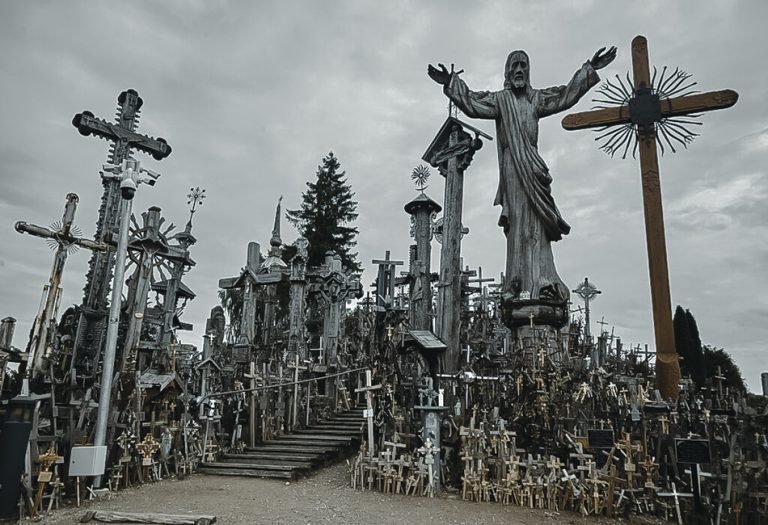 Kryžių kalnas: prarastos pilies ir stebuklų paslaptis - VietosDvasia.lt